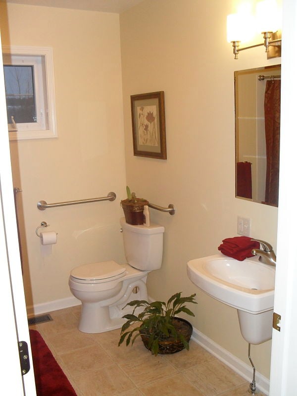 4 Facts to Know About Bathroom Grab Bars