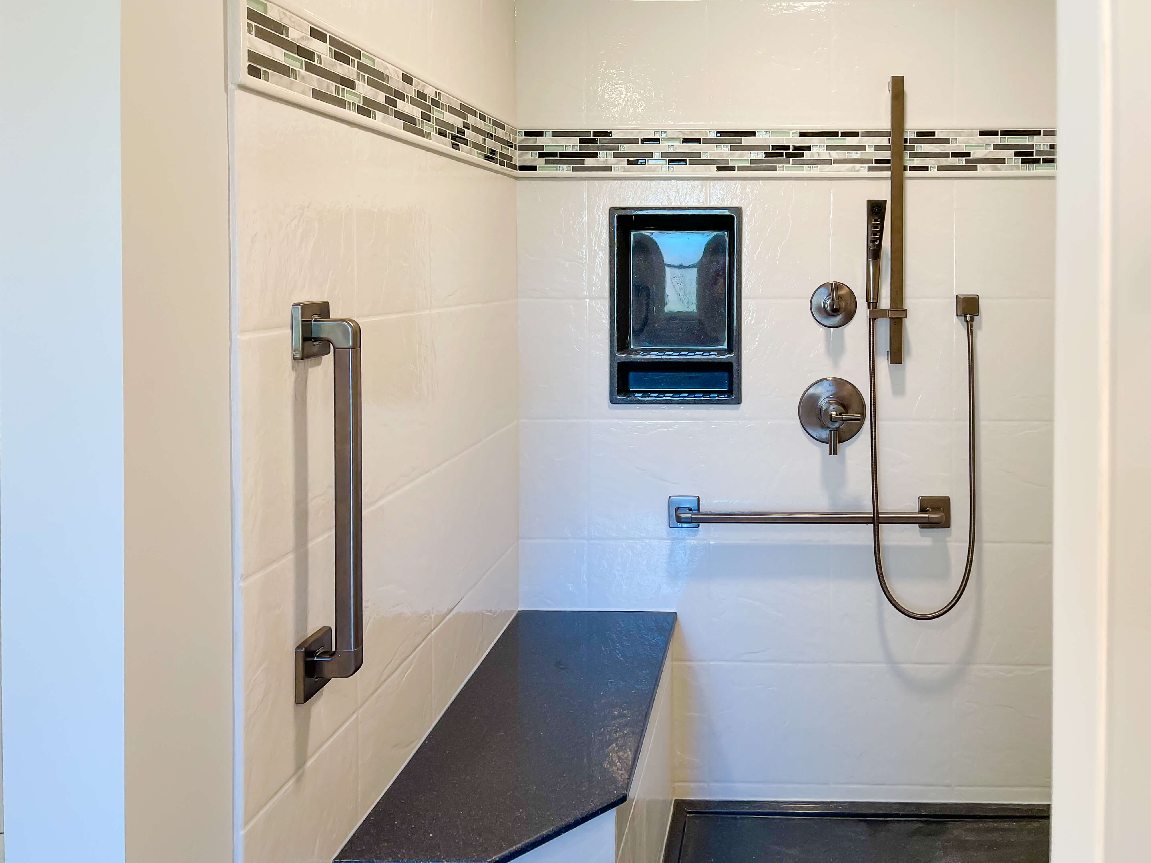 Where Should Grab Bars Be Placed In A Walk-in Shower | Detroit Chinatown