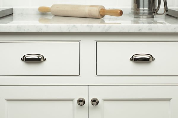 Tips for Selecting Knobs and Pulls for Cabinet Doors and Drawers
